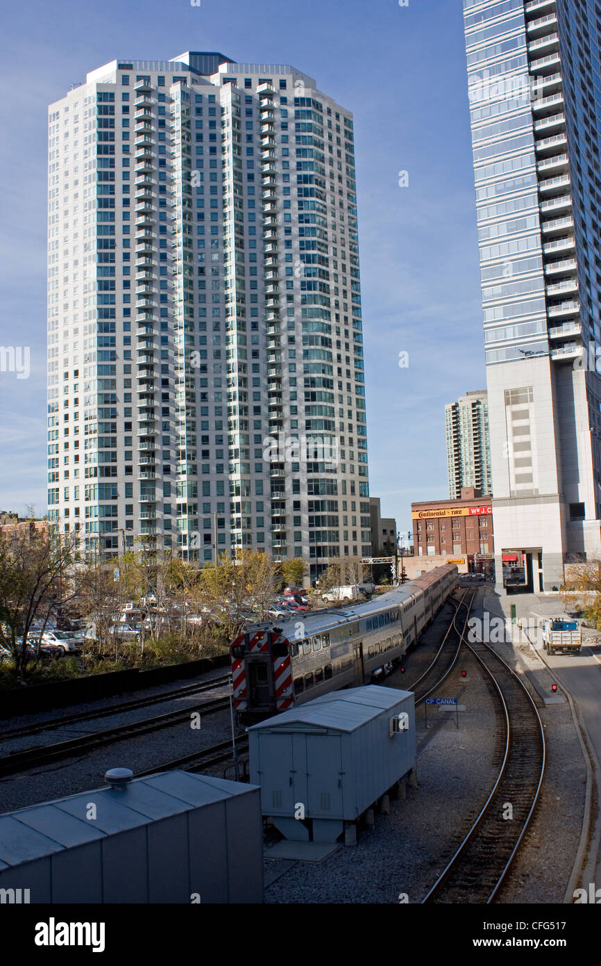 Metra commuter rail system train and tracks approaching Chicago Stock ...