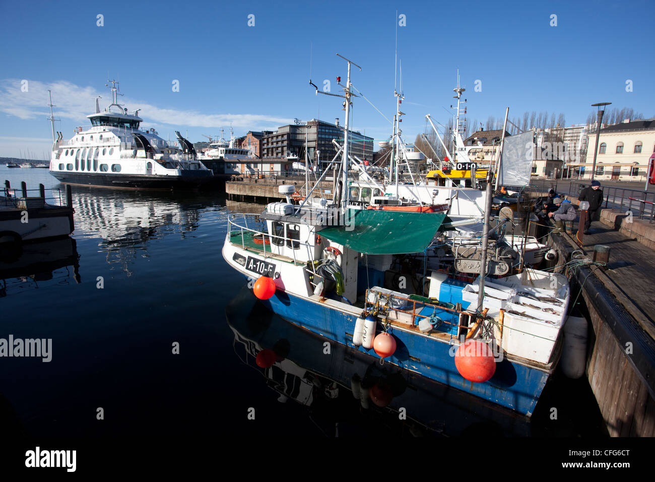 Fishing boats moored selling fish at Rådhusplassen, Oslo Harbour, Oslo ...