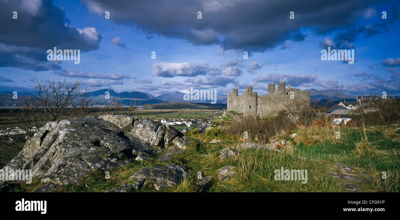 HARLECH CASTLE SNOWDONIA NORTH WALES UK Stock Photo - Alamy