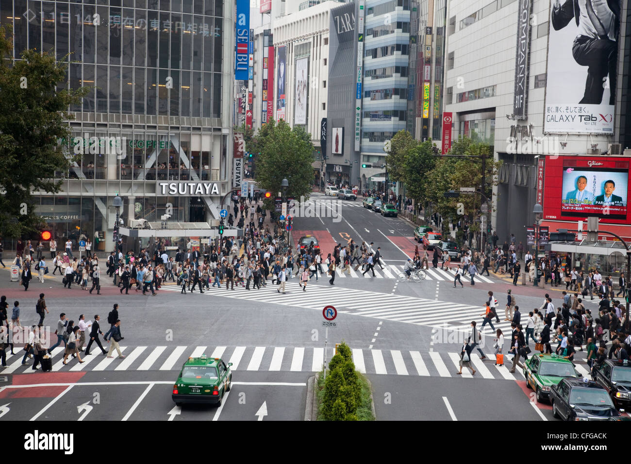 Shibuya crossing tokyo hi-res stock photography and images - Alamy