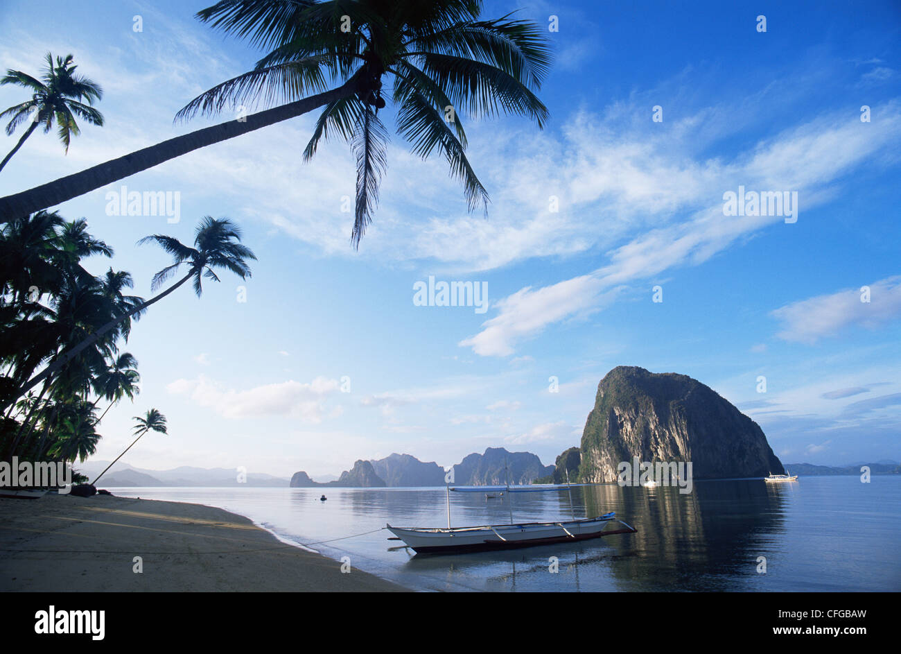 Philippines, Palawan, Bacuit Bay, El Nido, Outriggers on Tropical Beach ...