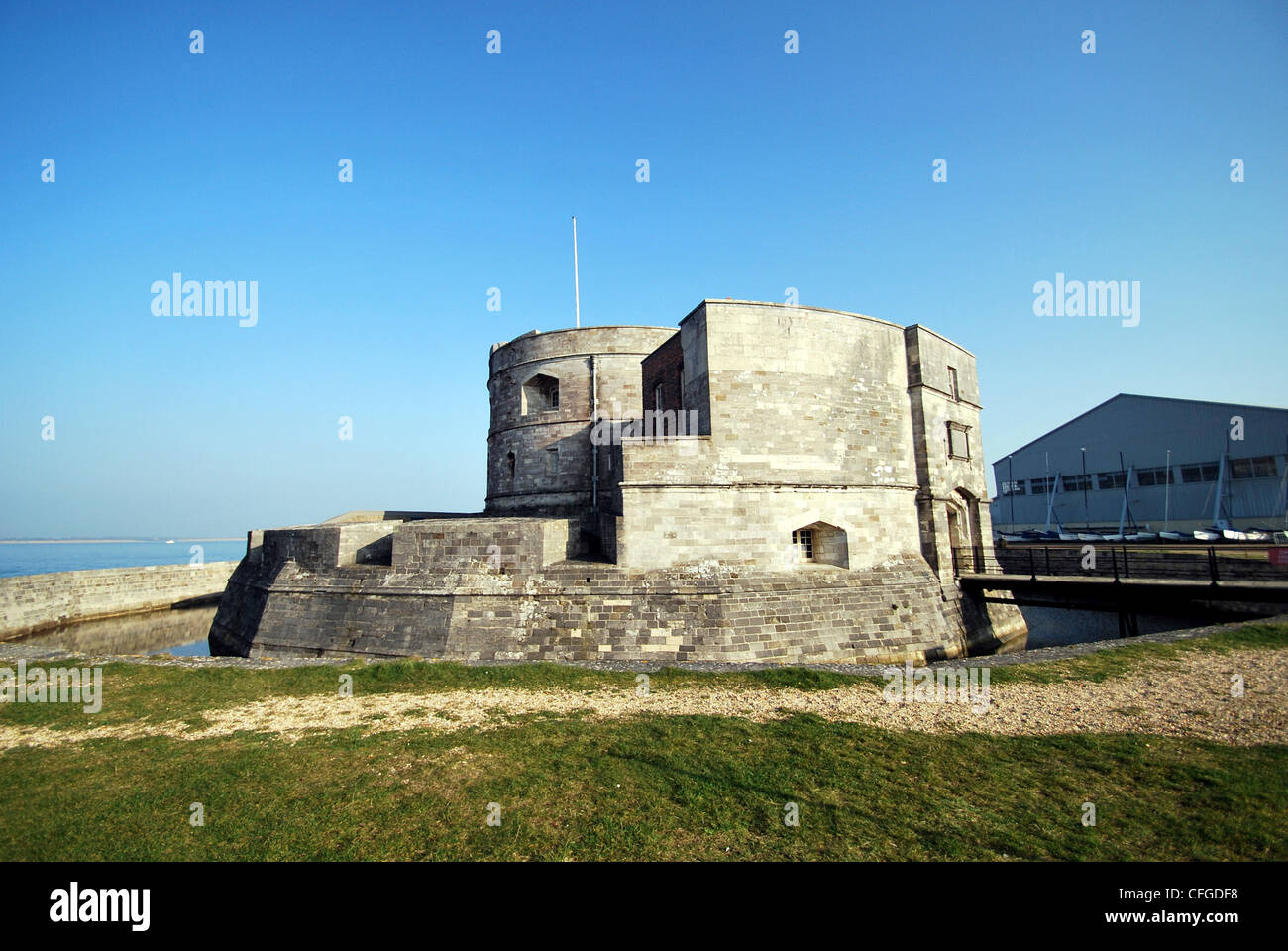 Calshot Castle in the sunshine Stock Photo - Alamy
