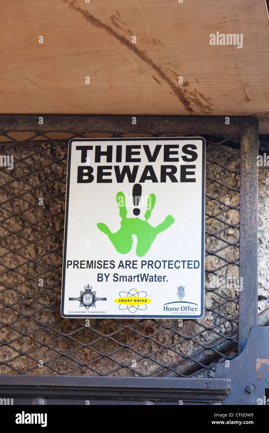 Thieves beware smartwater sign hi-res stock photography and images - Alamy