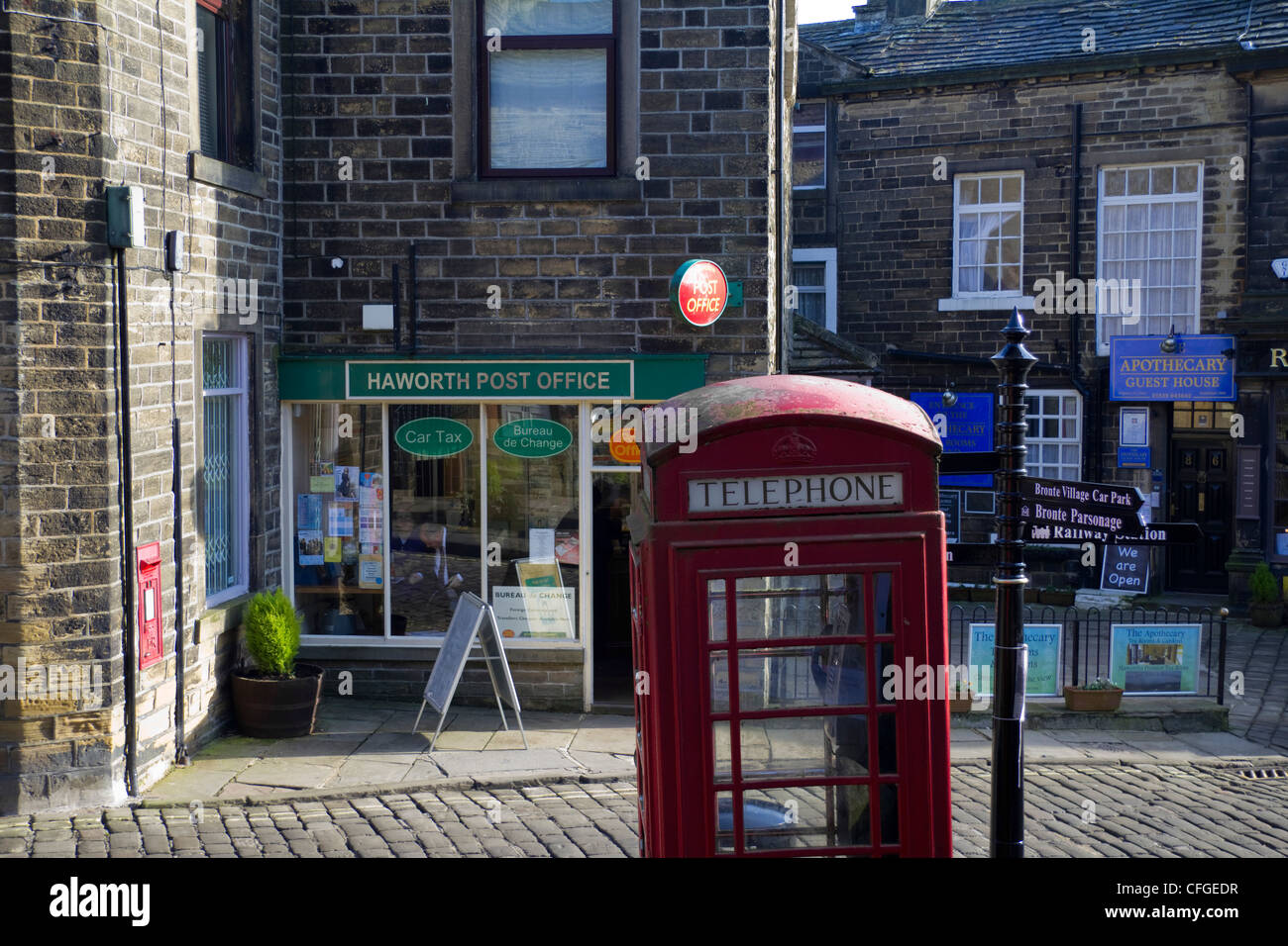 Centre of haworth village hi-res stock photography and images - Alamy