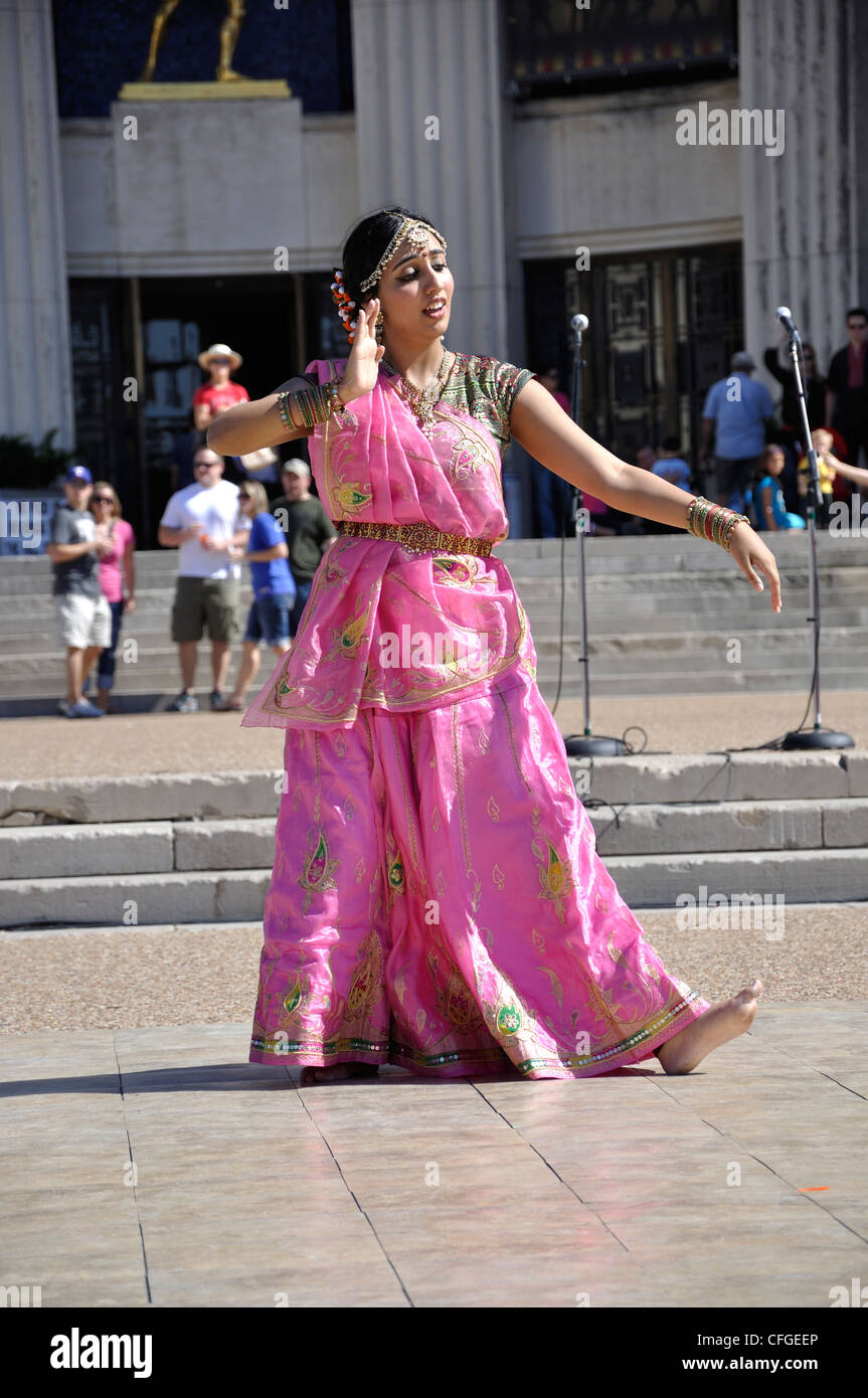 Indian traditional dancing Stock Photo - Alamy