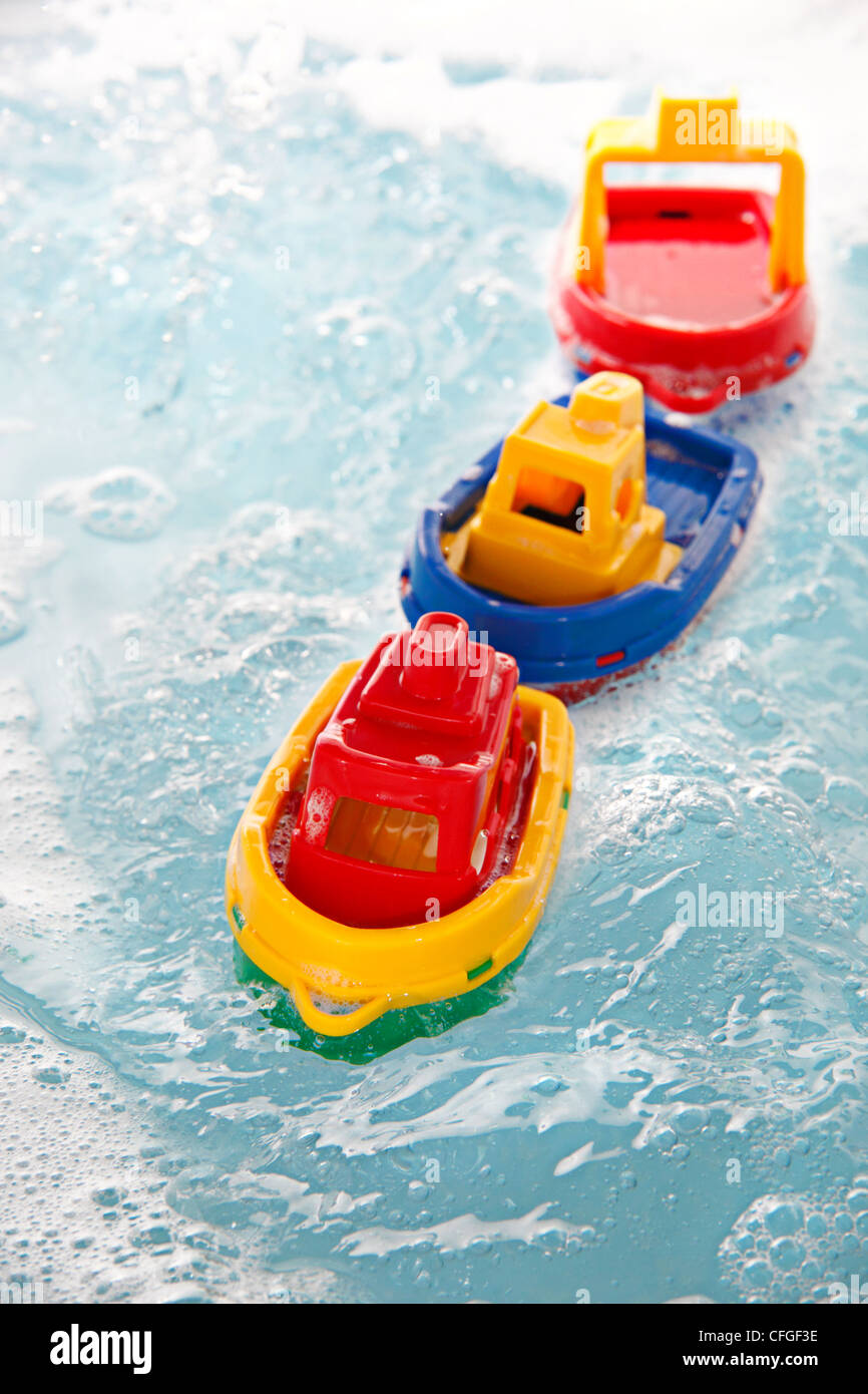 Toy boats hi-res stock photography and images - Alamy