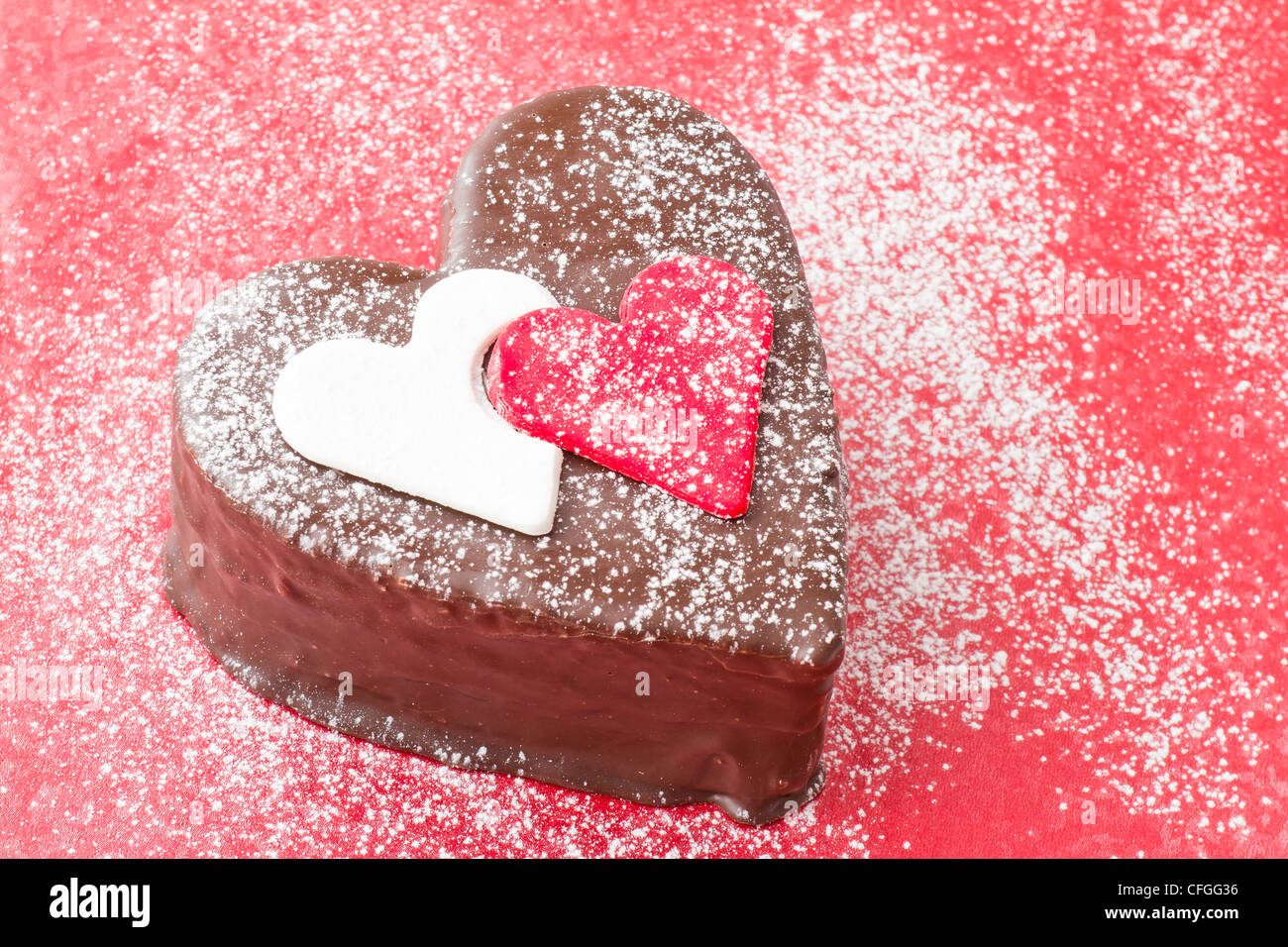 Heart shaped cake hi-res stock photography and images - Alamy