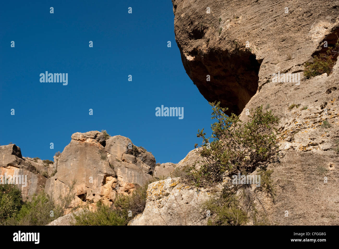 Rock overhang hi-res stock photography and images - Alamy