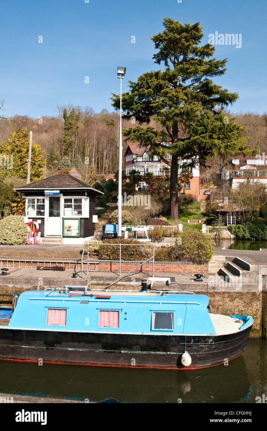 Marsh Lock on the Thames at Henley-on-Thames, Oxfordshire, England, UK ...