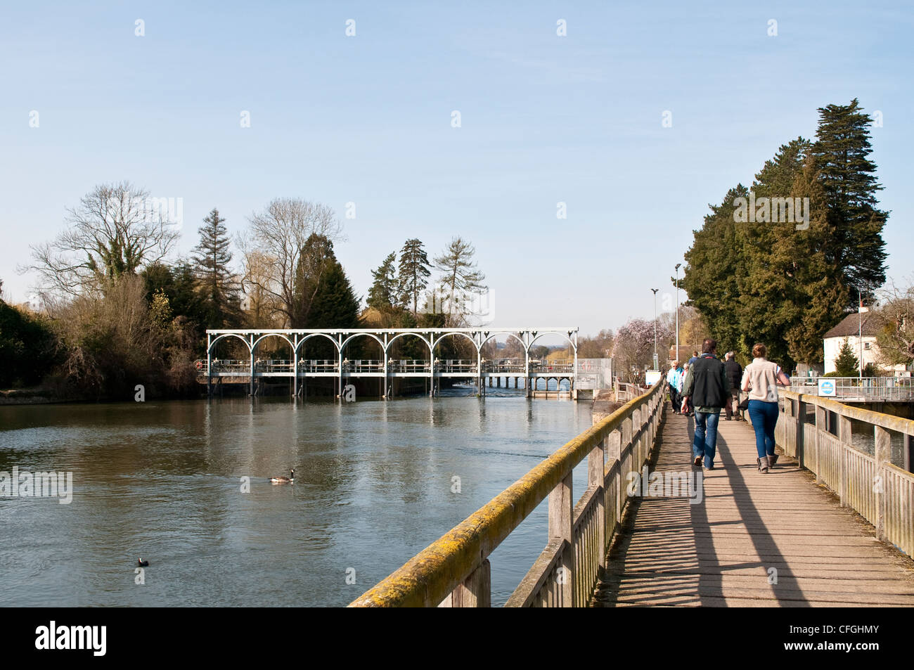 Marsh Lock walkway and weir at Henley-on-Thames, Oxfordshire, England ...
