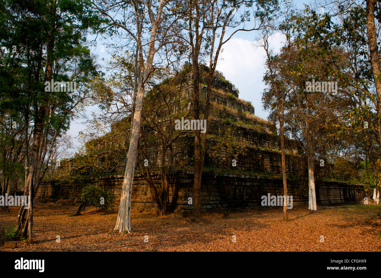 The seven‑tiered pyramid called Prang, Prasat Thom (Prasat Kompeng ...