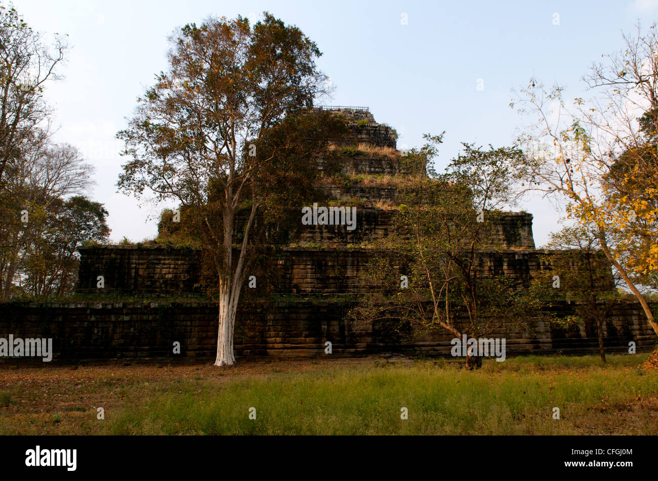 Prasat Thom (Prasat Kompeng), Koh Ker, Preah Vihear Province, Cambodia ...