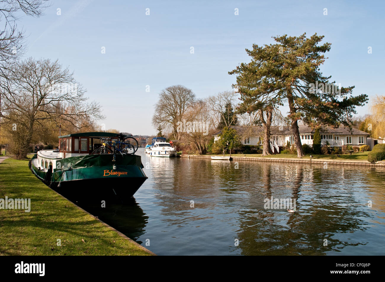 Henley river sunny hi-res stock photography and images - Alamy