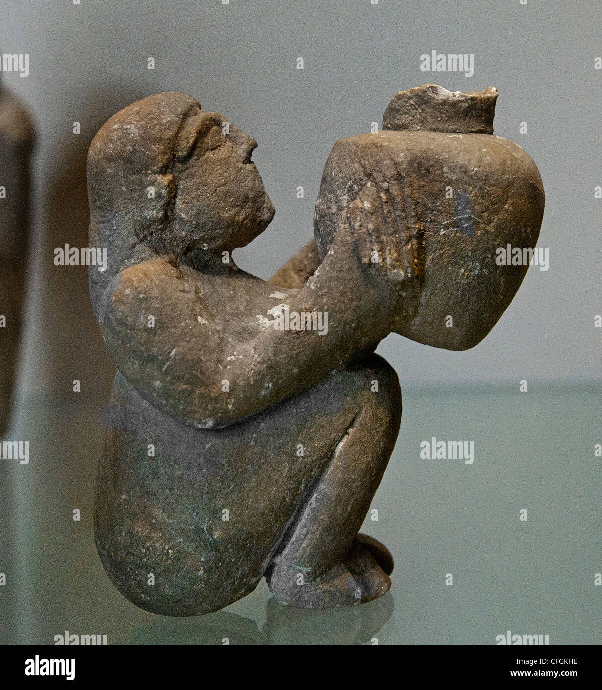 Sumerian statue hi-res stock photography and images - Alamy
