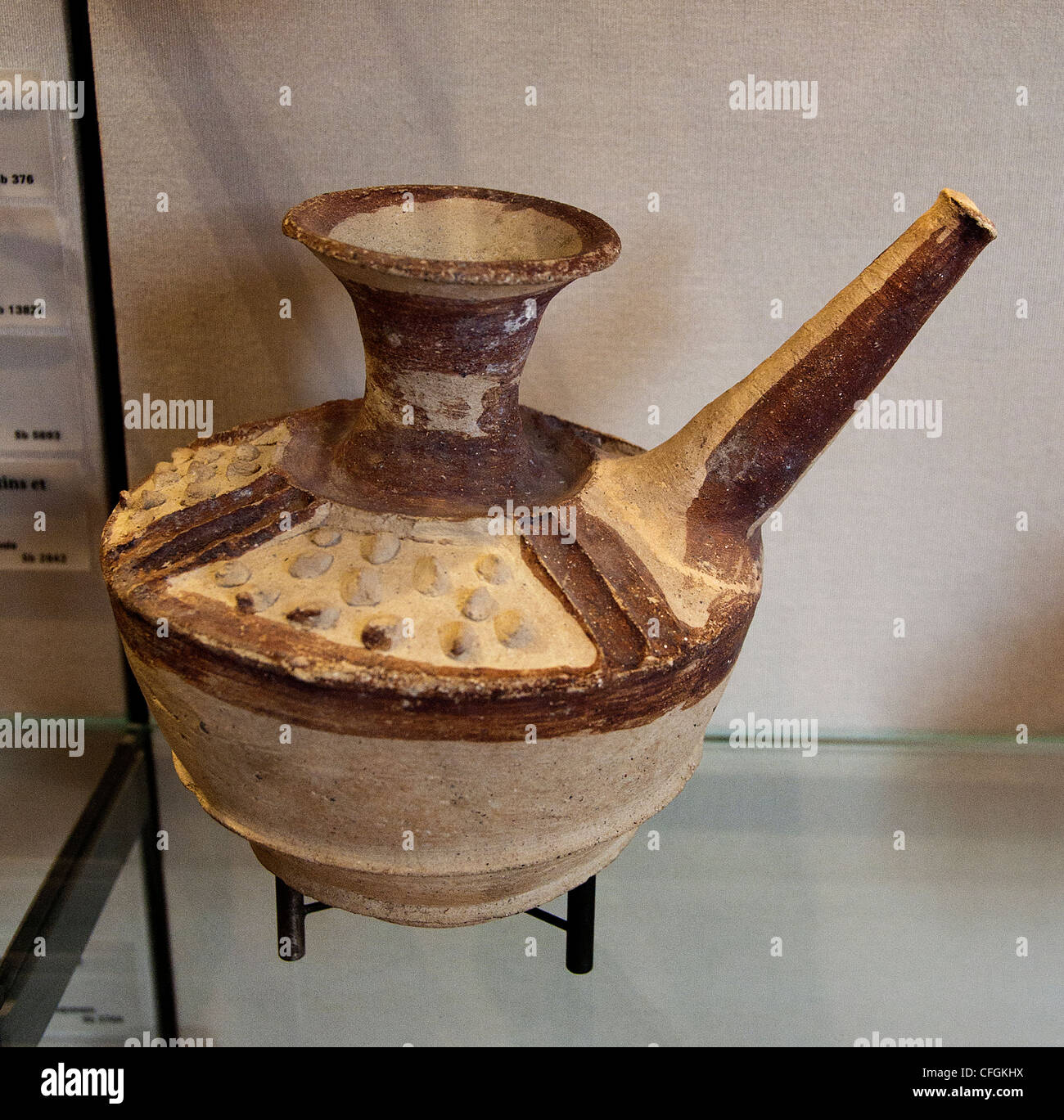 Mesopotamian pottery hi-res stock photography and images - Alamy