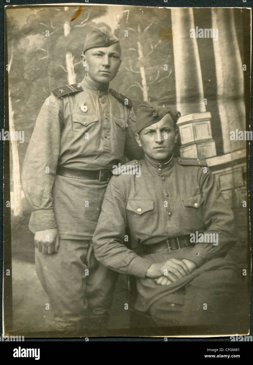 USSR - CIRCA 1945: Photo taken in the USSR, depicted soldiers and an ...