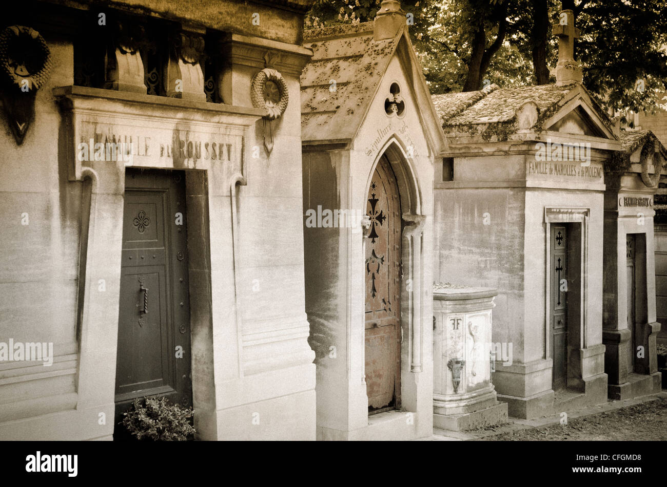 Mausolea at Père Lachaise Cemetery, Paris, France Stock Photo - Alamy