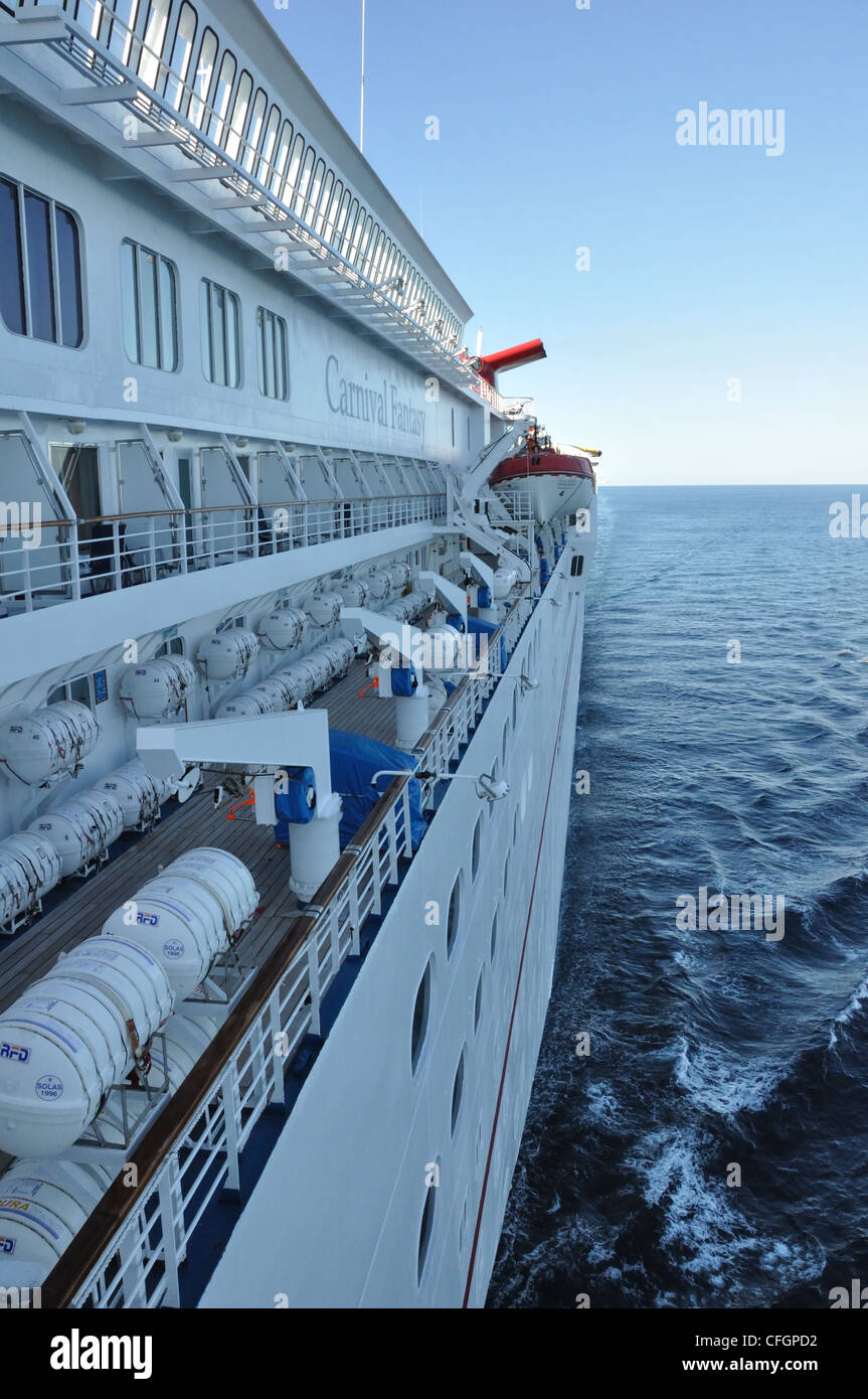 Cruise ship side view Stock Photo - Alamy