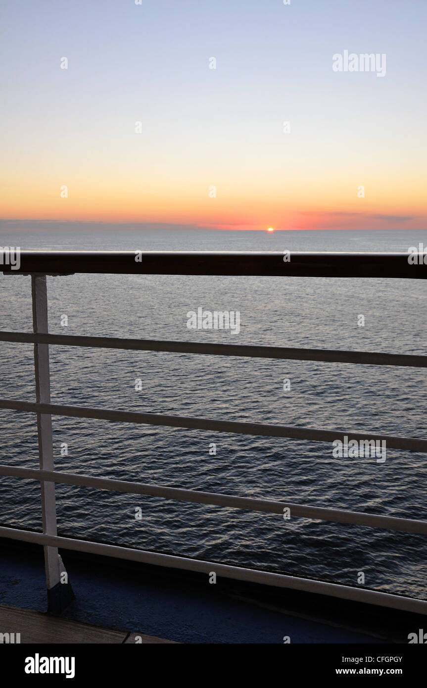 Ship deck railings hi-res stock photography and images - Alamy