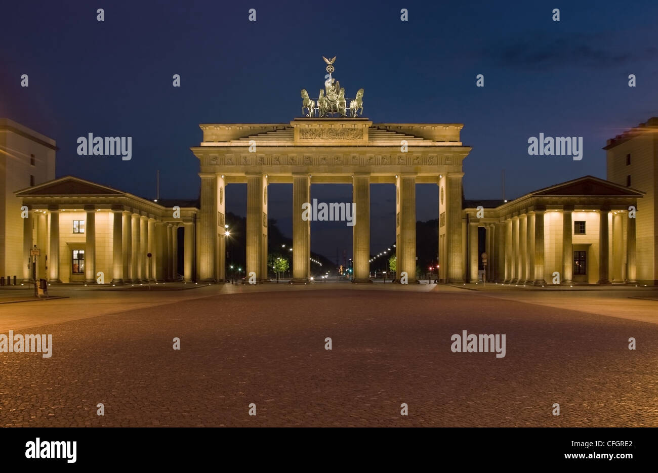 Frontispice architecture hi-res stock photography and images - Alamy