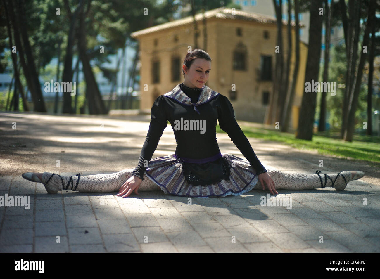 Contortionist image hi-res stock photography and images - Alamy