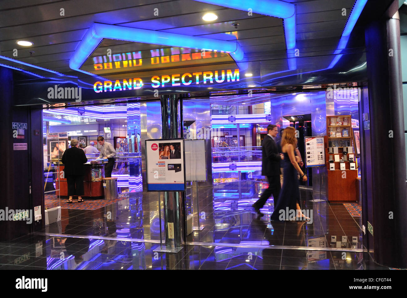 Cruise ship store Stock Photo - Alamy
