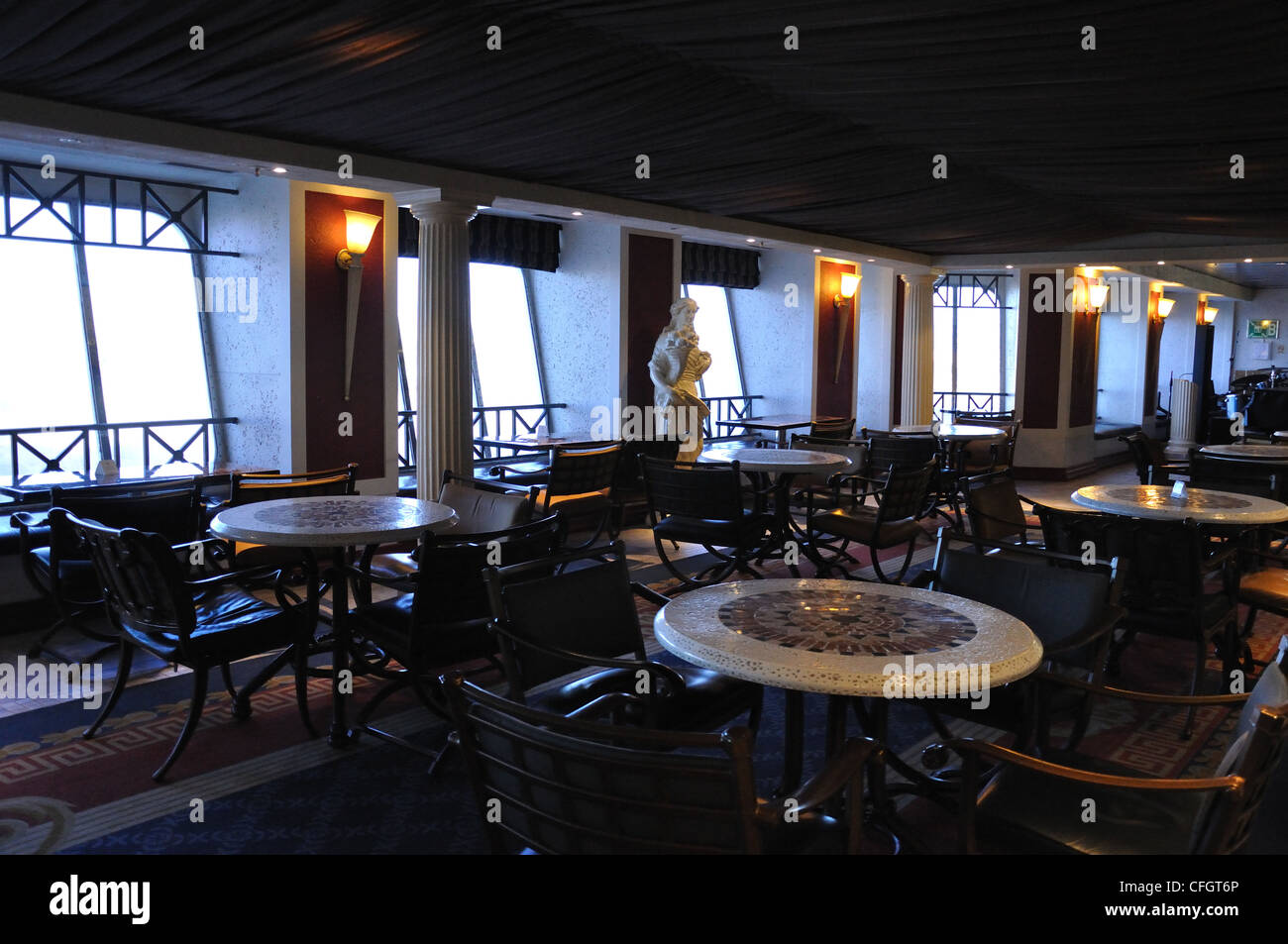 Cruise ship cafe Stock Photo - Alamy