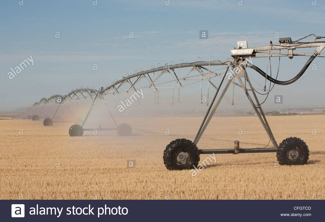Central Pivot Irrigation Stock Photos & Central Pivot Irrigation Stock ...