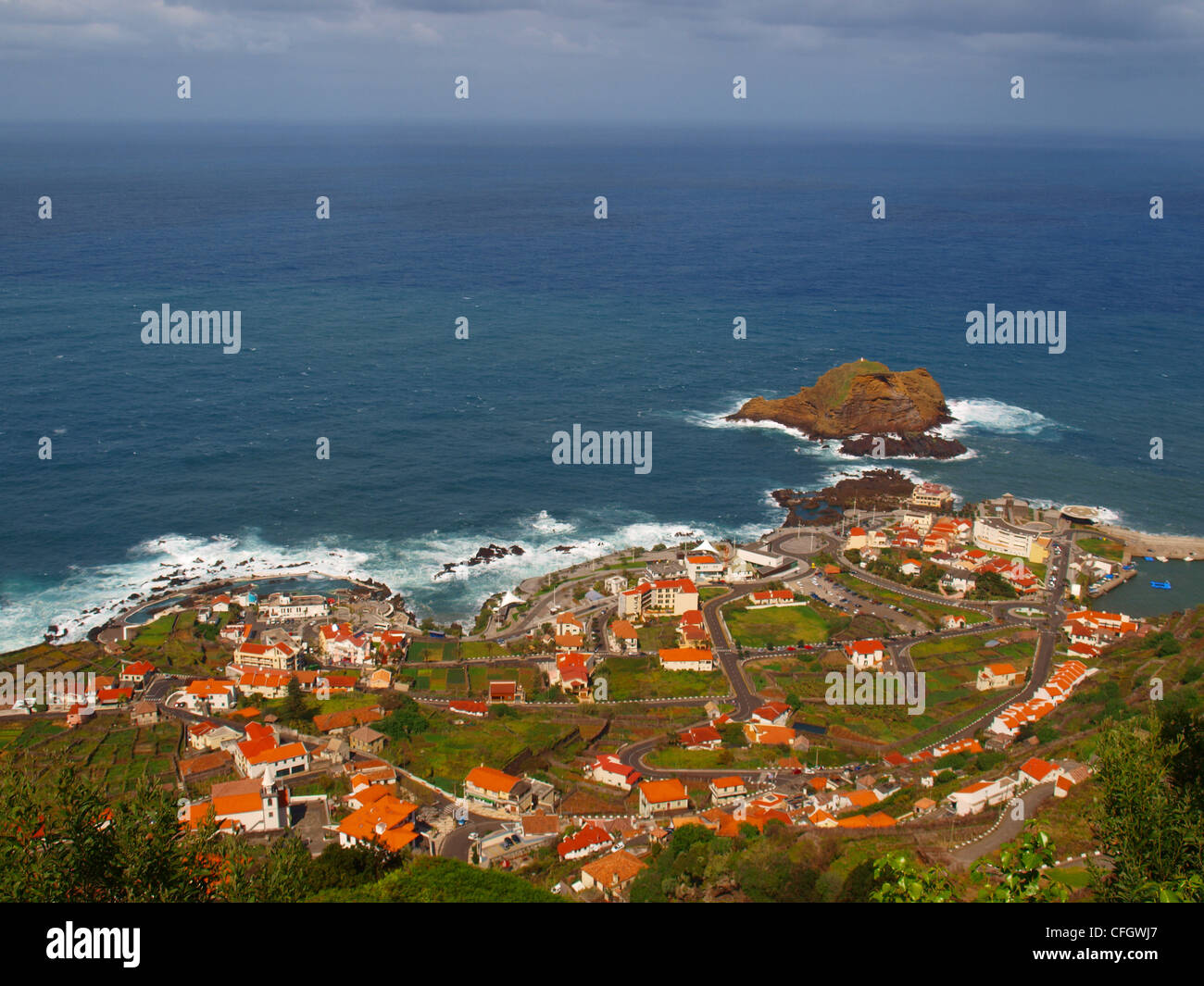 Porto moniz ocean pool hi-res stock photography and images - Alamy