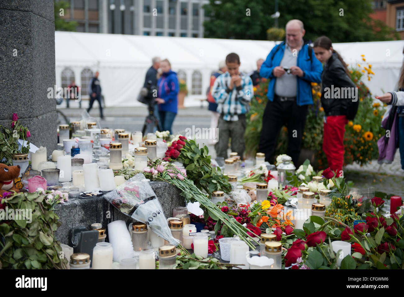 Flowers are left in memory of all the people killed in the Norway ...