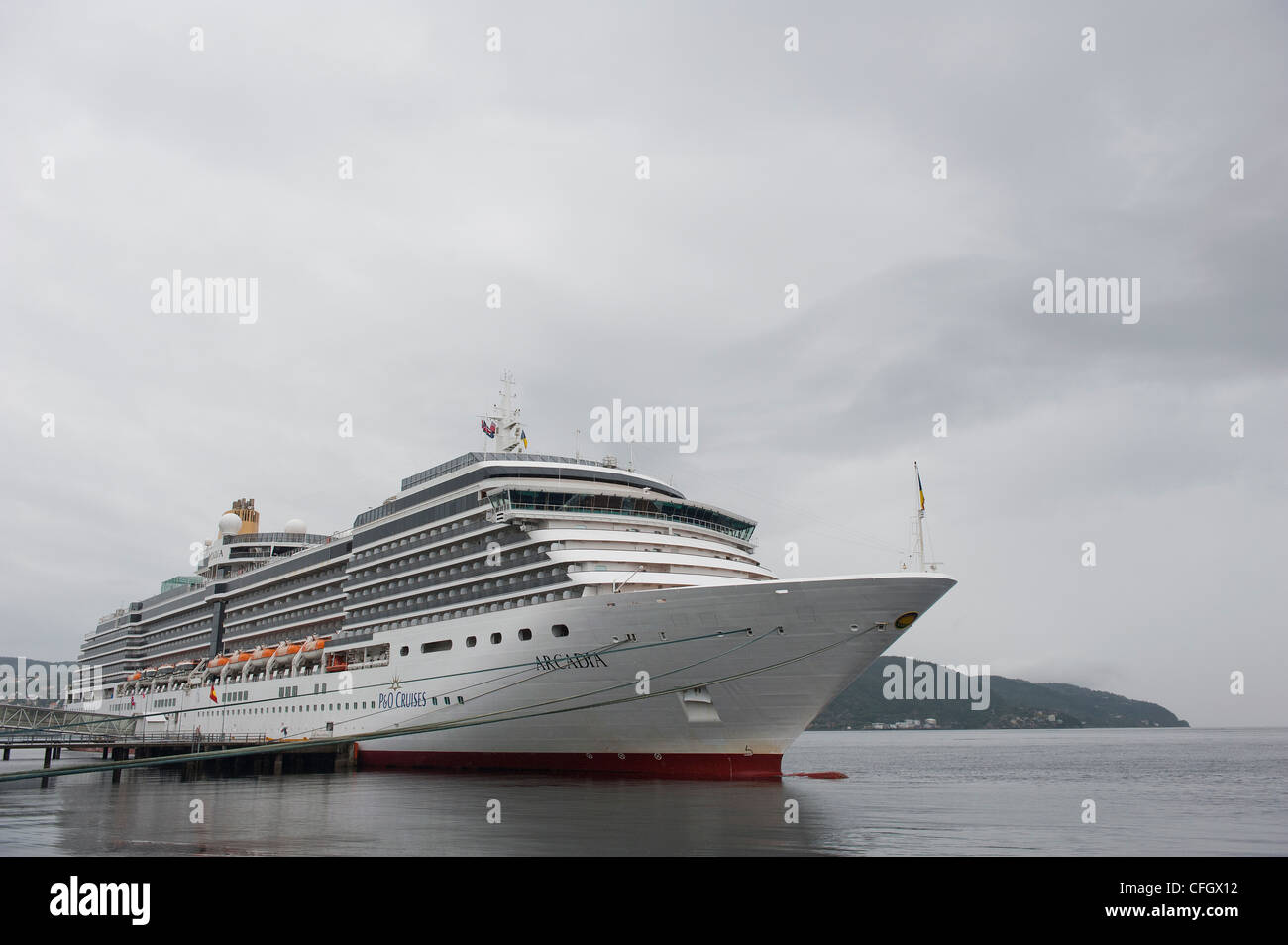 The P&O Cruise Ship 'Arcadia' docked in port in Trondheim, Norway Stock ...