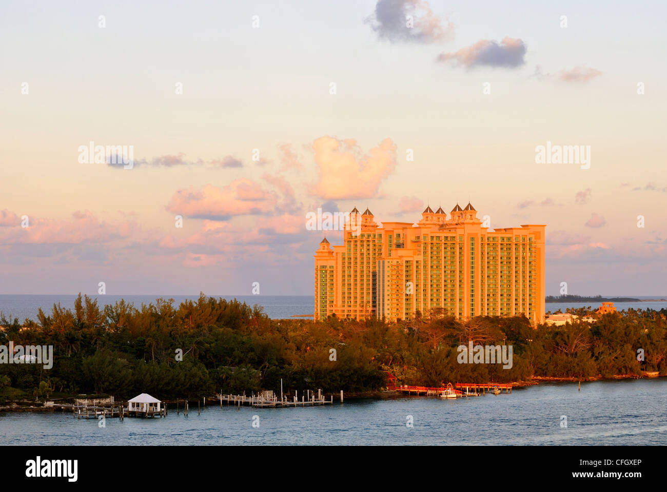 Atlantis beach tower bahamas hi-res stock photography and images - Alamy