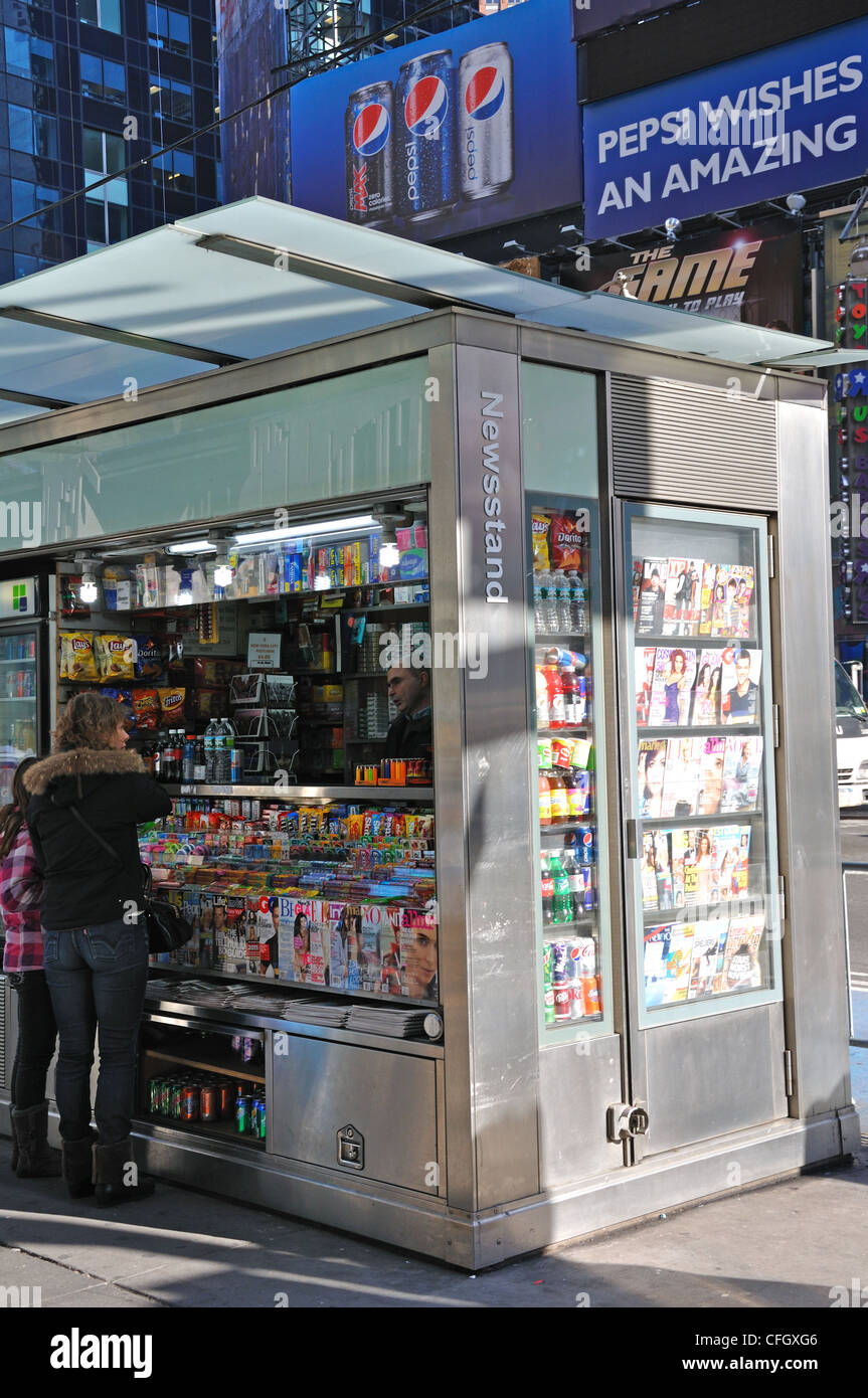 Newspaper kiosk booth newspapers hi-res stock photography and images ...