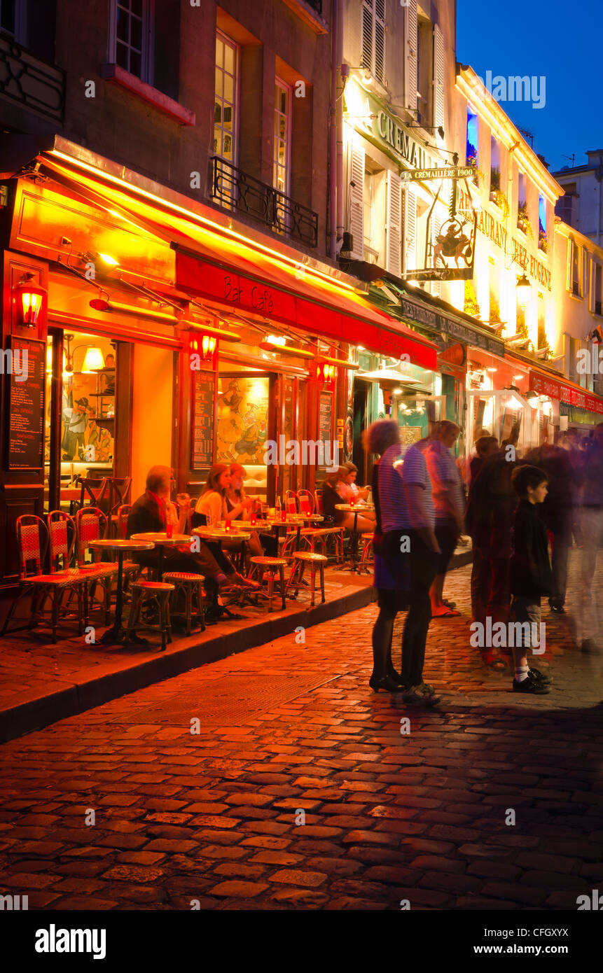 Paris cafes night hi-res stock photography and images - Alamy