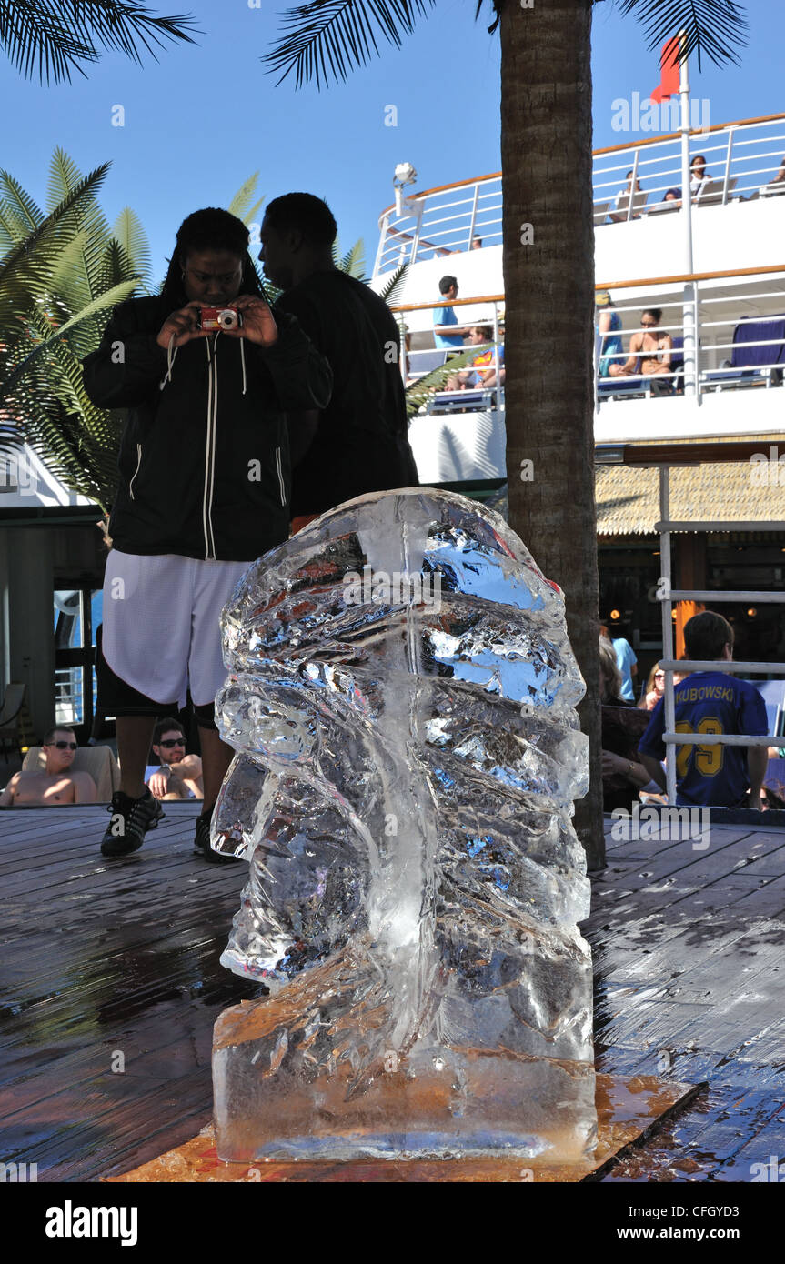 Ships ice entertainment hi-res stock photography and images - Alamy
