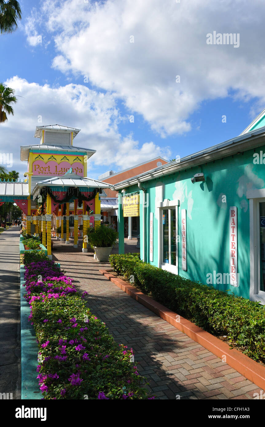 Shops in Straw Market, Freeport, Bahamas Stock Photo - Alamy