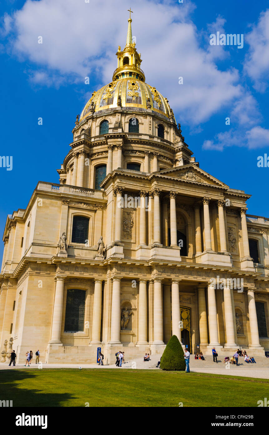 Gold-domed Chapel of Saint-Louis (burial site of Napoleon), Les ...