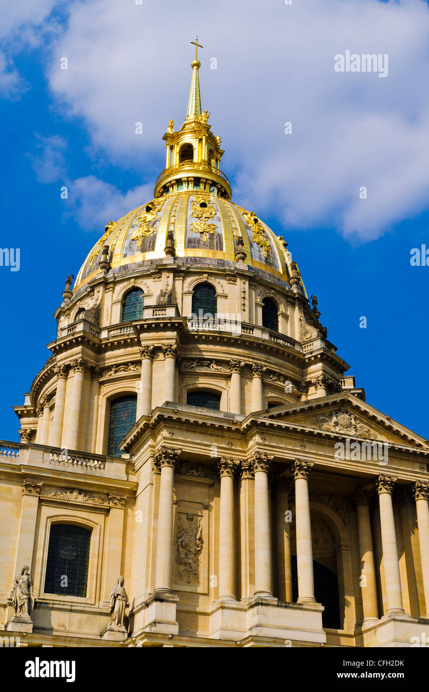 Gold-domed Chapel of Saint-Louis (burial site of Napoleon), Les ...