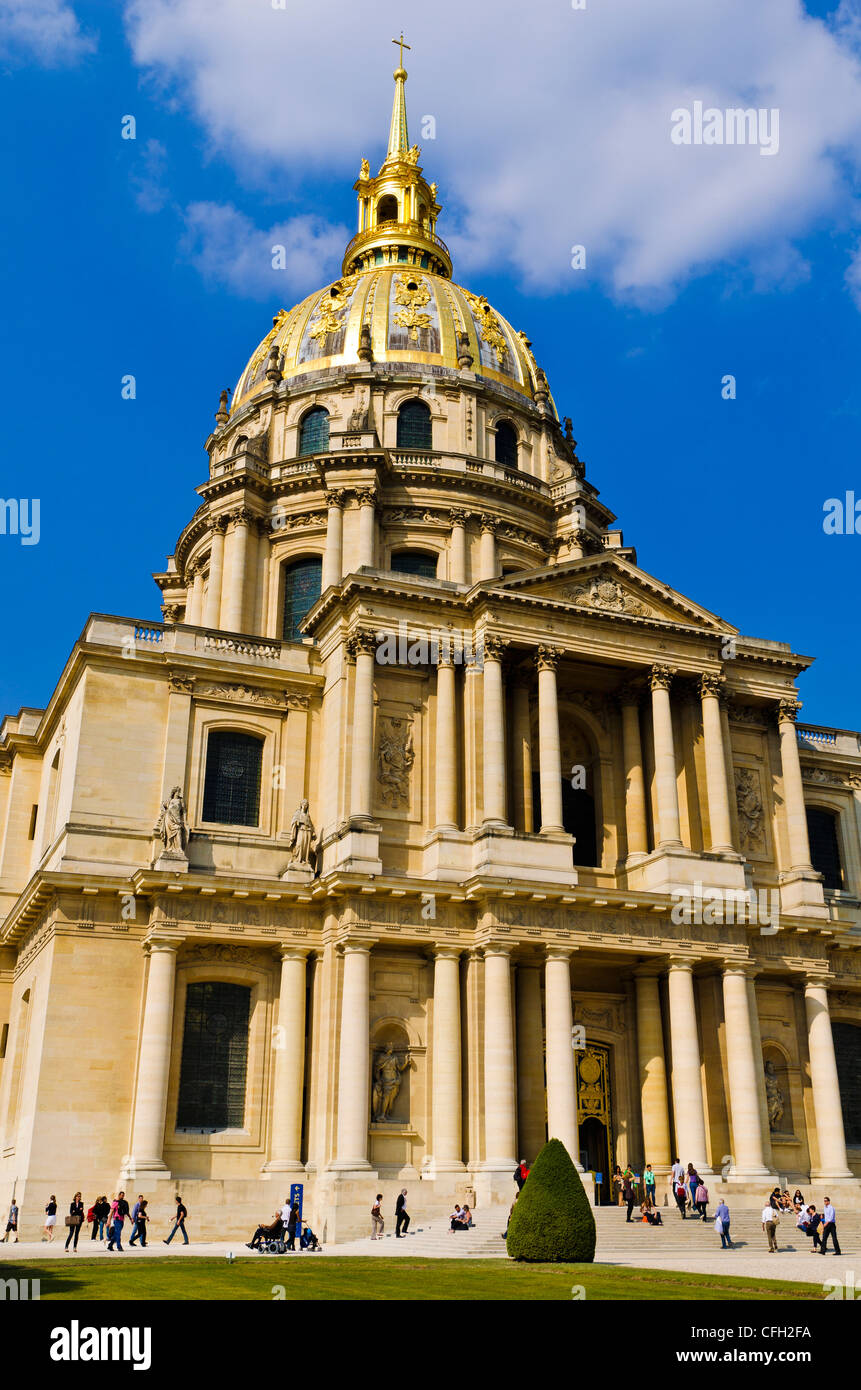 Gold-domed Chapel of Saint-Louis (burial site of Napoleon), Les ...