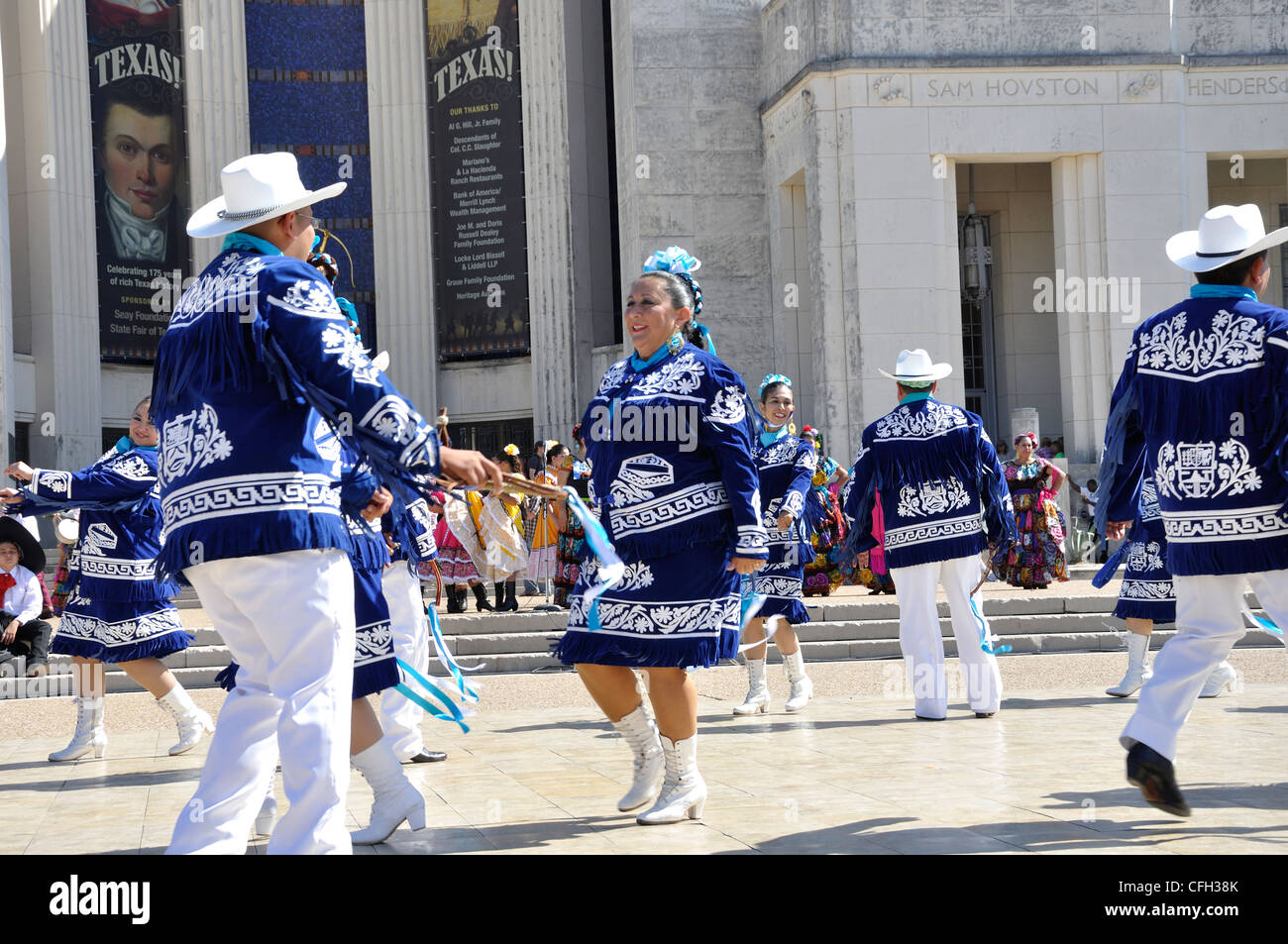 Mexican traditional dancing Stock Photo - Alamy