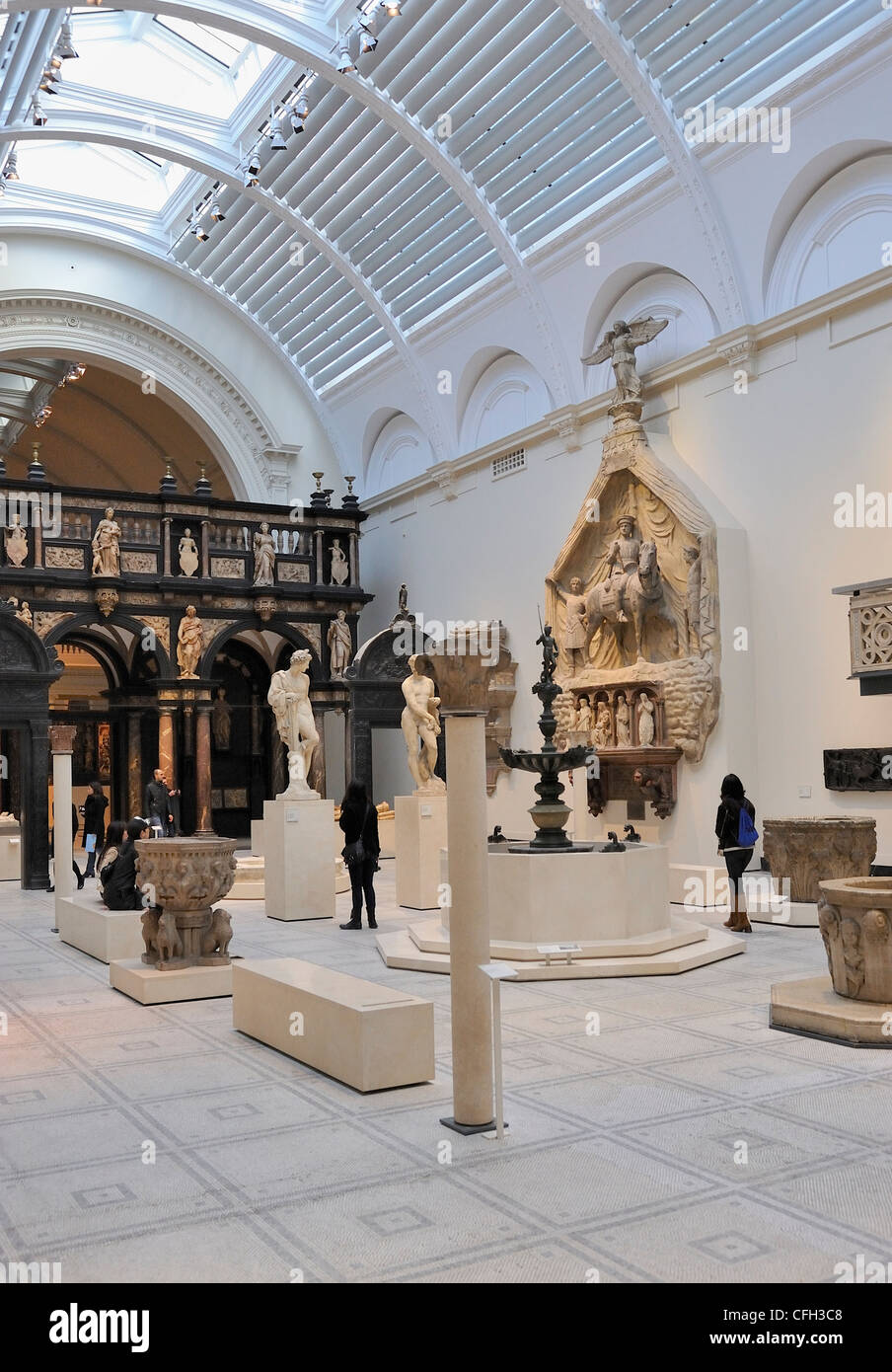 Medieval and Renaissance Gallery Victoria and Albert Museum, Kensington ...
