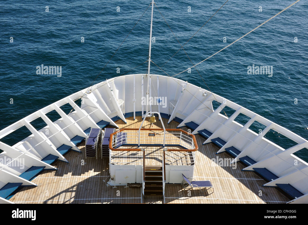 Nose front hi-res stock photography and images - Alamy