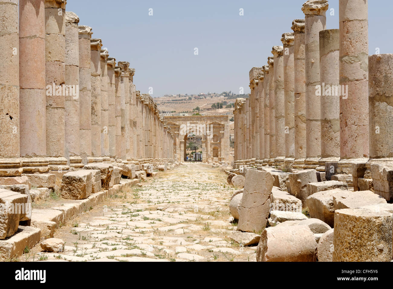 Jerash. Jordan. View along the Northern end of the Colonnaded Street or ...