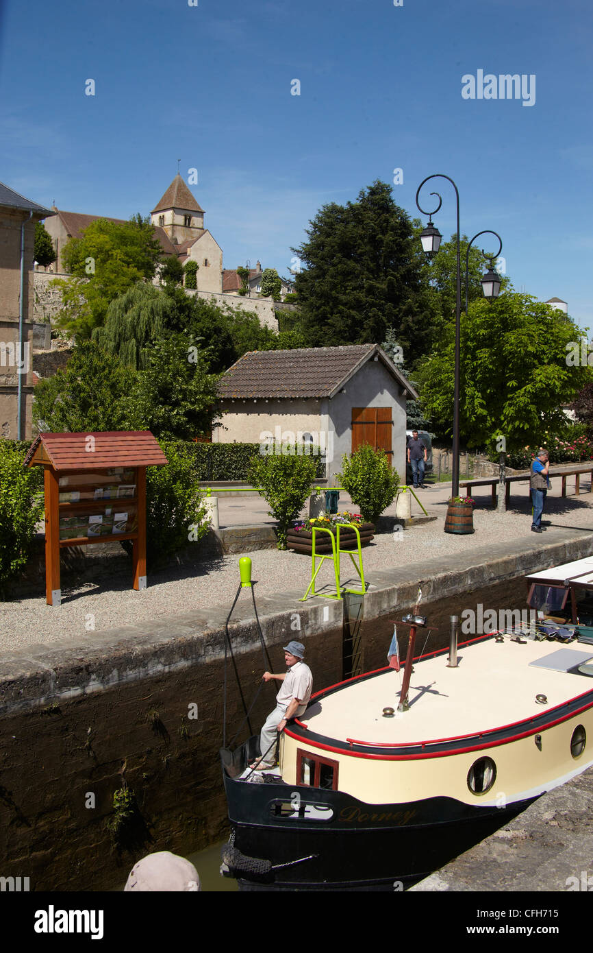 Canal du nivernais bourgogne hi-res stock photography and images - Alamy