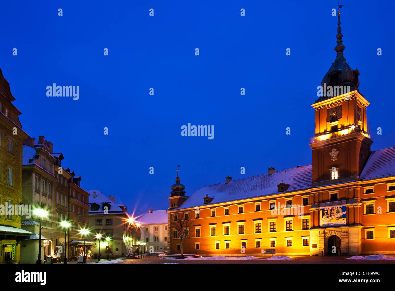 Winter twilight in Castle Square, Old Town, Warsaw, Poland, with the ...