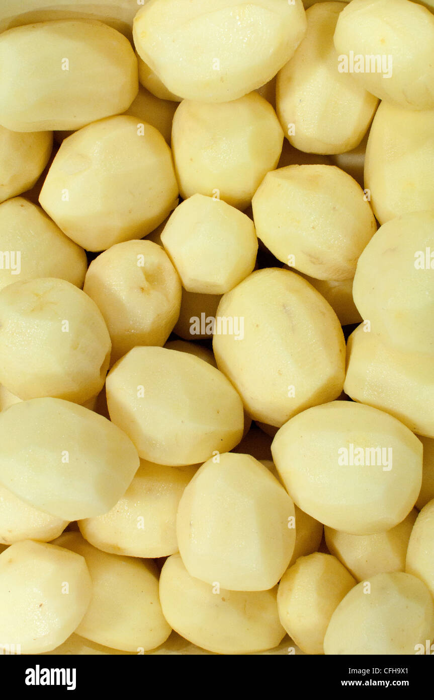 Peeled potatoes Stock Photo - Alamy