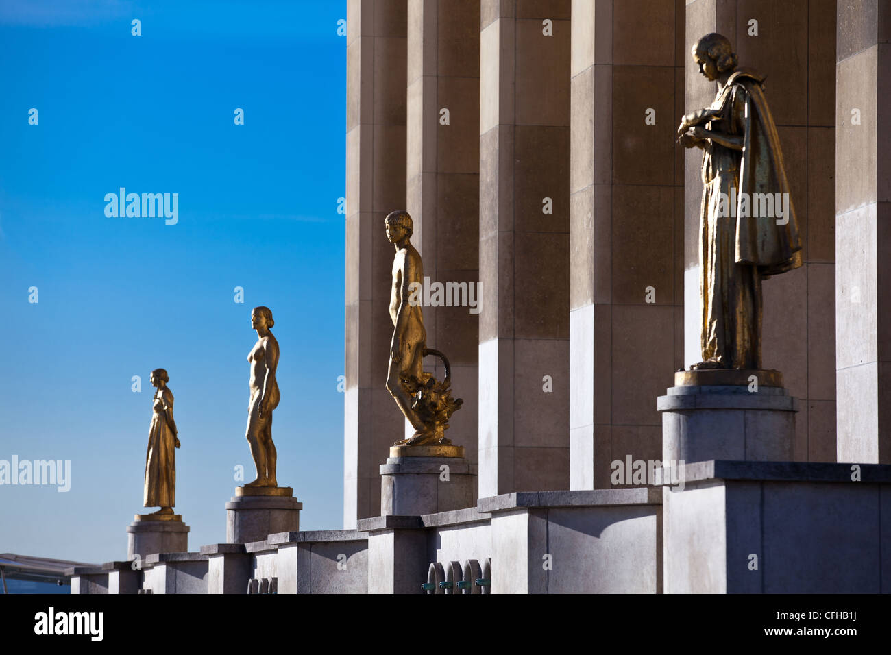 Gold statues palais de chaillot hi-res stock photography and images - Alamy