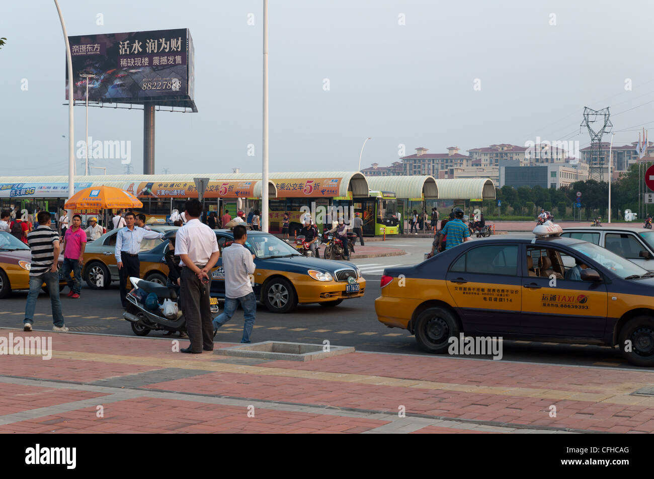 Crowded bus station hi-res stock photography and images - Alamy