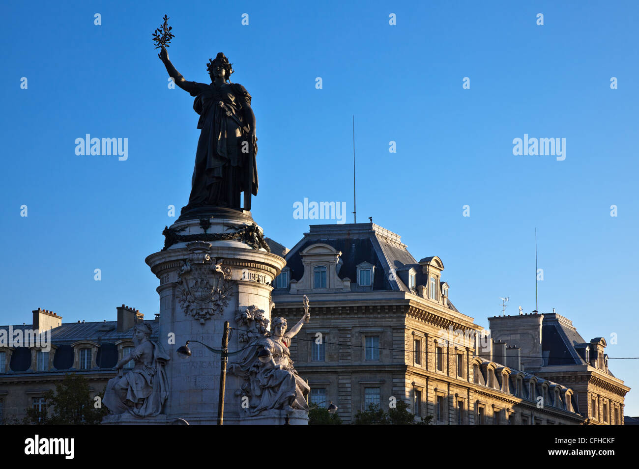 Statue de la republique place republique paris hi-res stock photography and images - Alamy