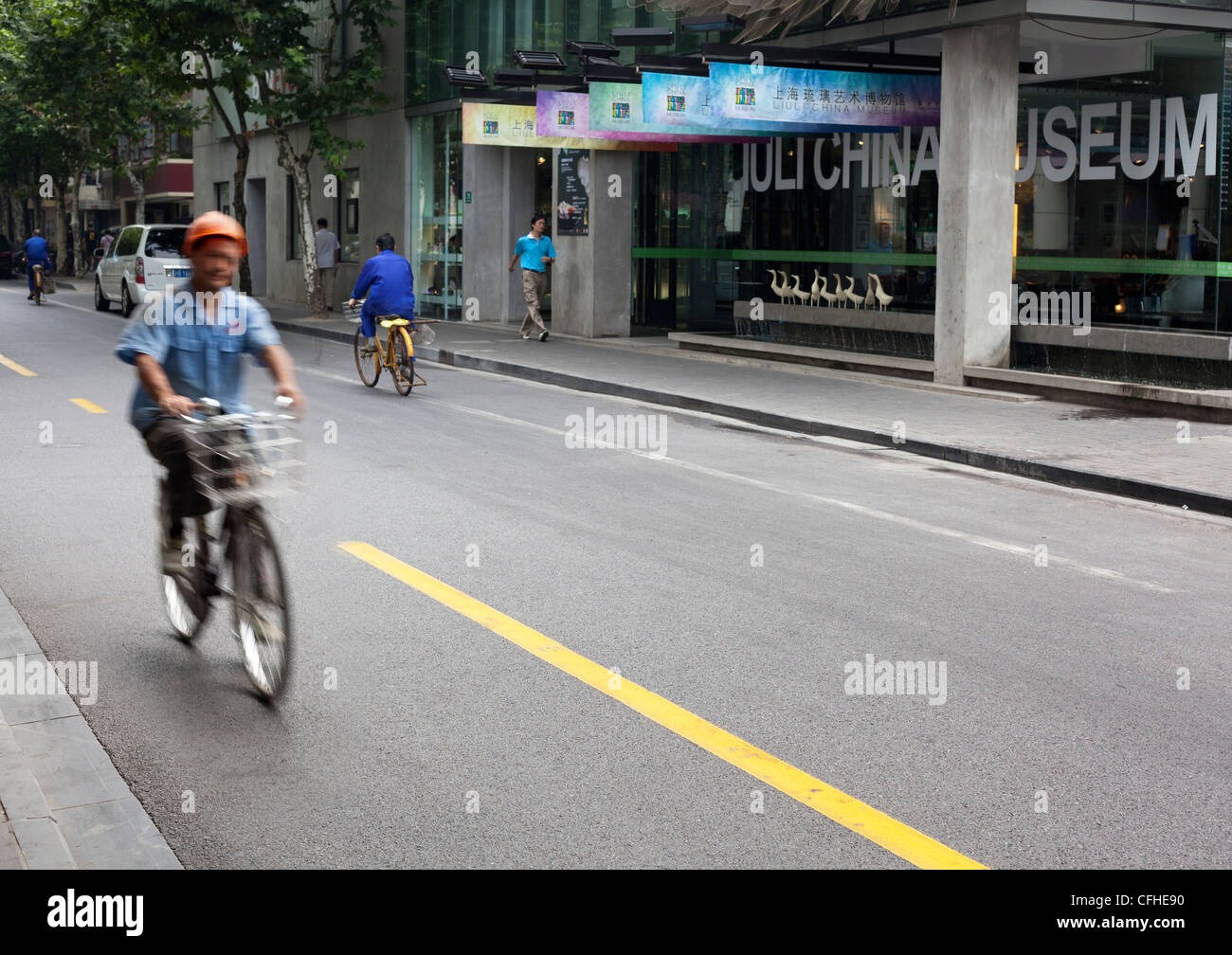 Worker china cycling hi-res stock photography and images - Alamy
